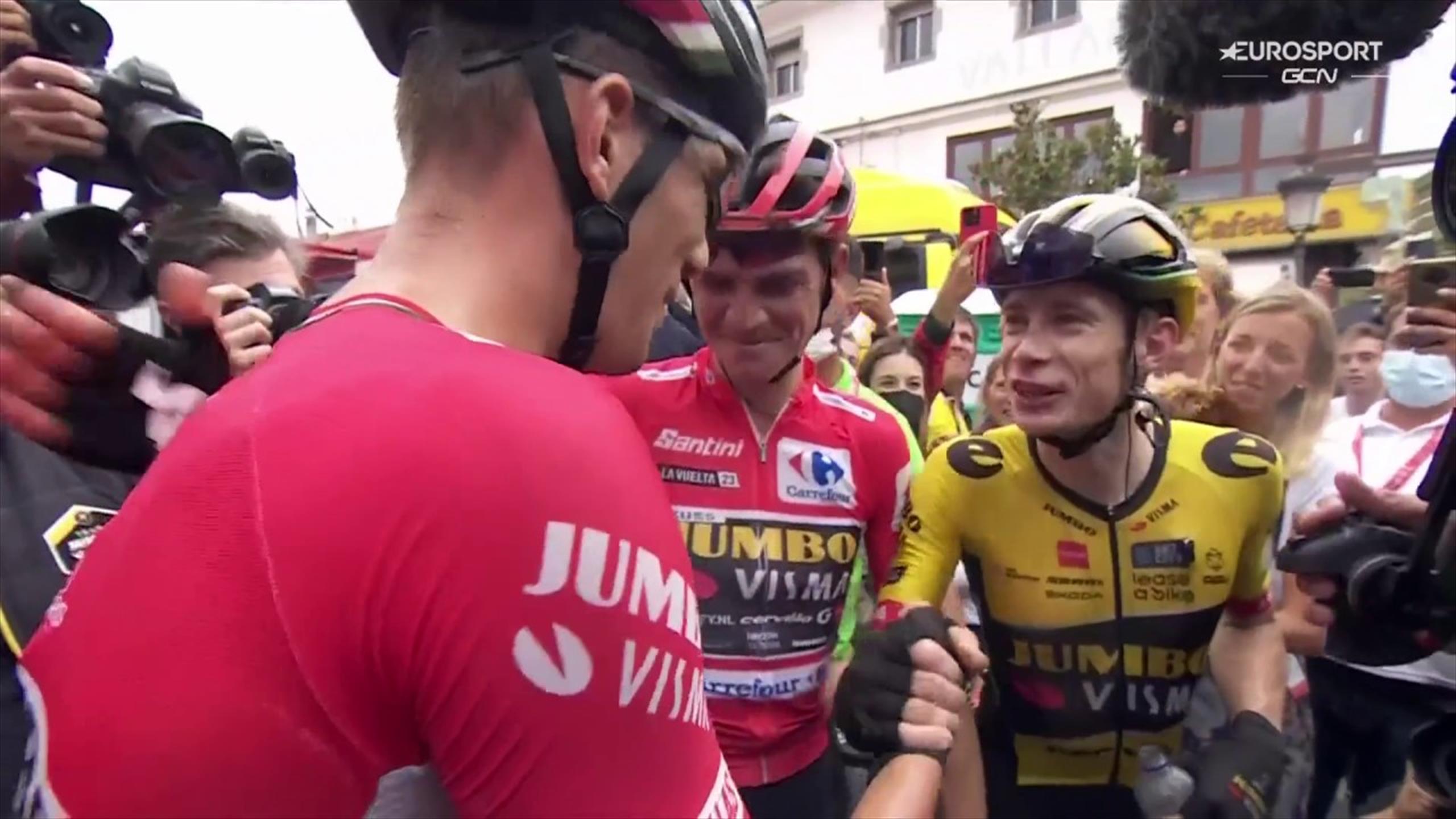 La Vuelta | Sepp Kuss viert feest met zijn familie en ploeggenoten ...