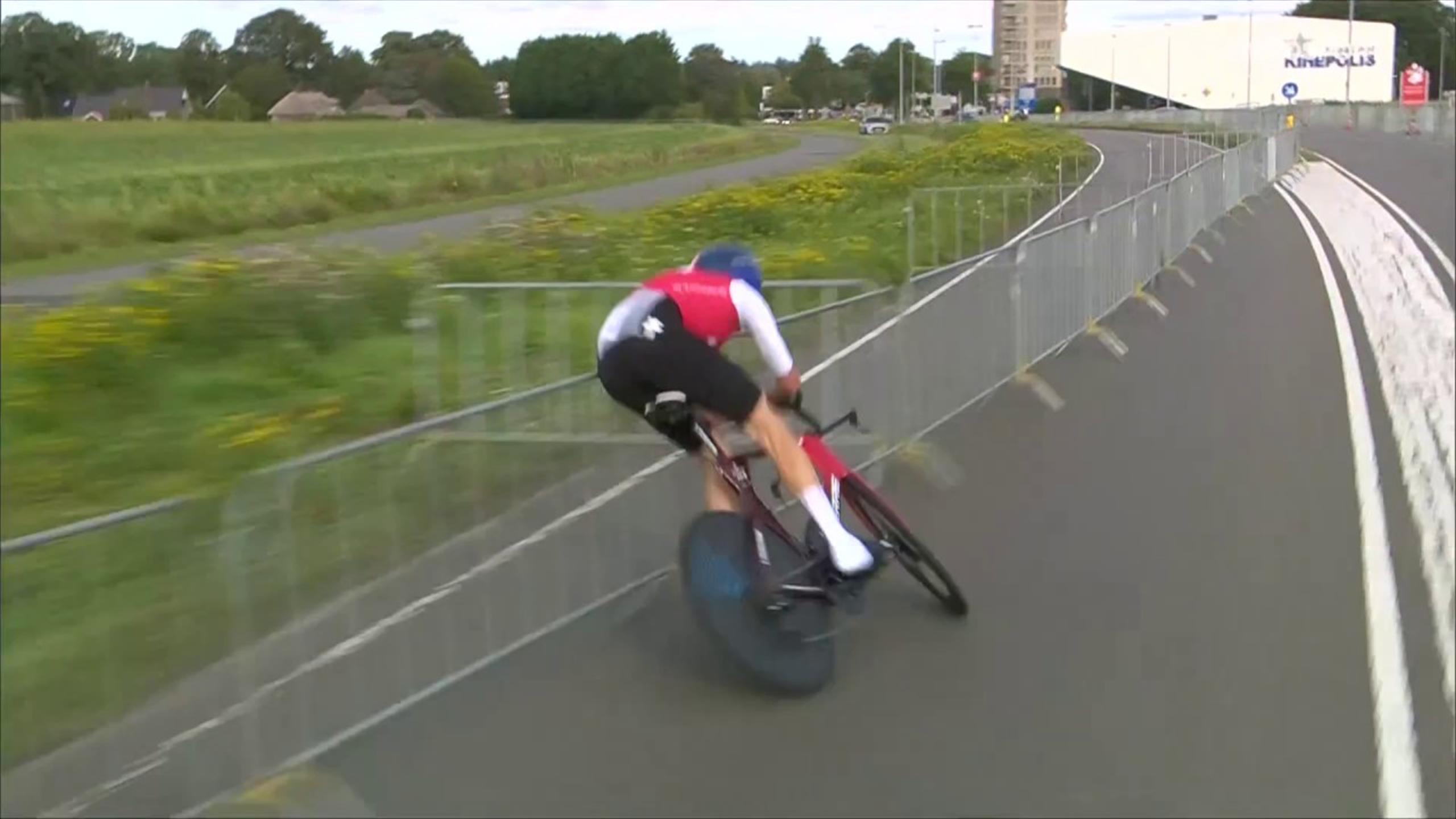 Sturz ins Absperrgitter bringt Stefan Küng um Medaille im Zeitfahren ...