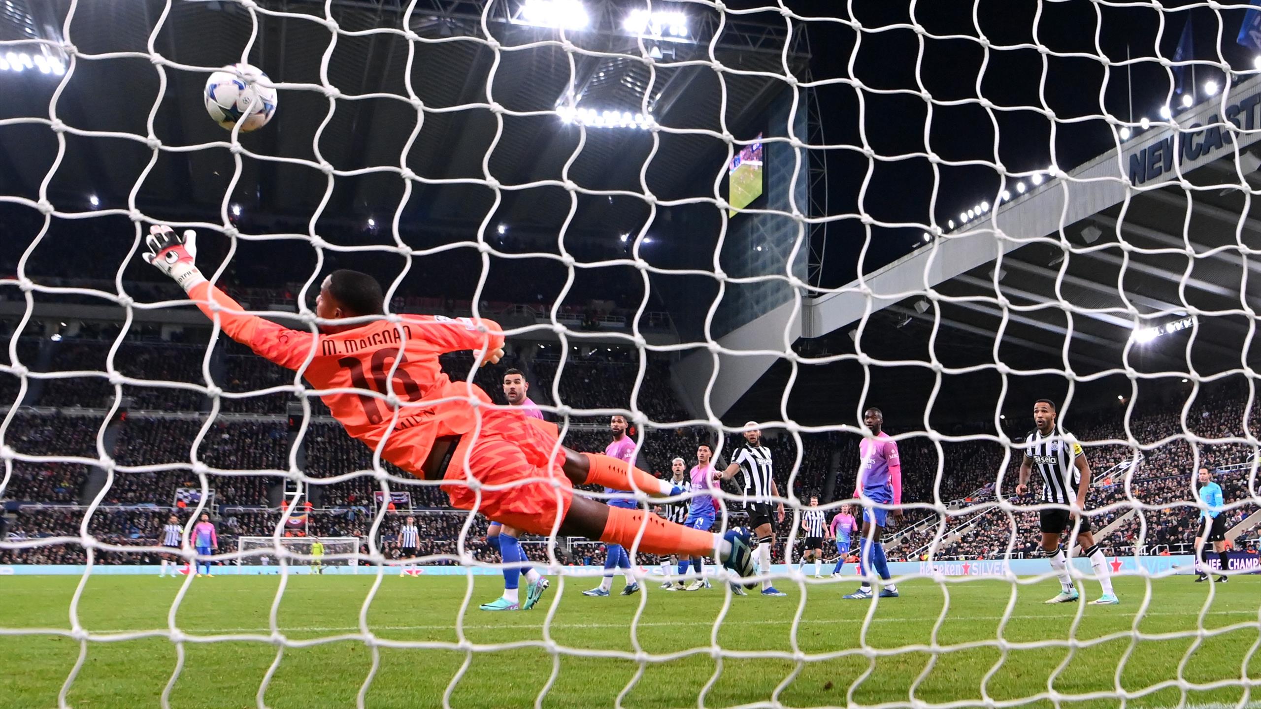 AC Milan goalkeeper Mike Maignan makes 'brilliant' save onto crossbar ...