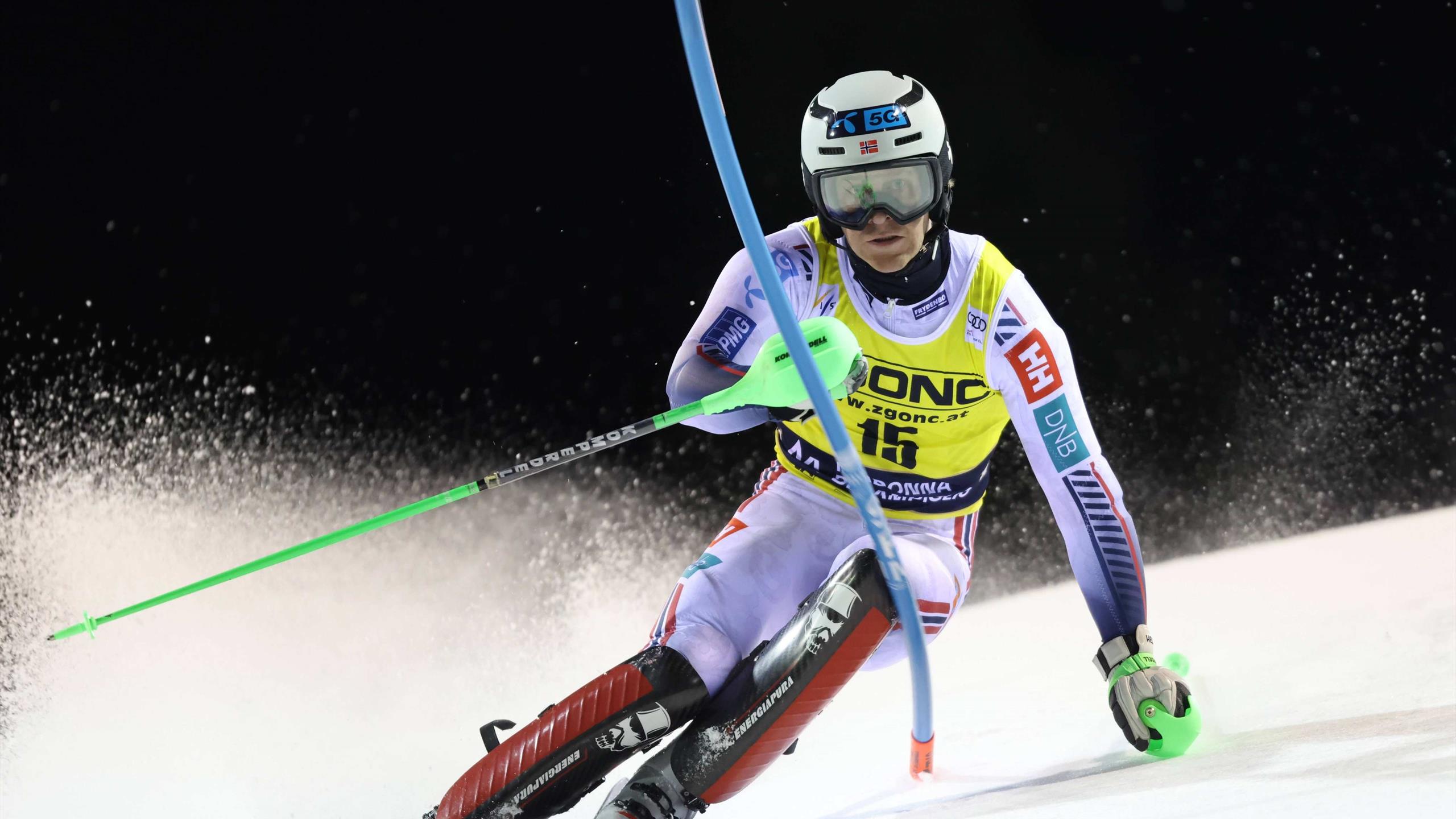 Timon Haugan, dans le match lors du slalom de Madonna di Campiglio ...