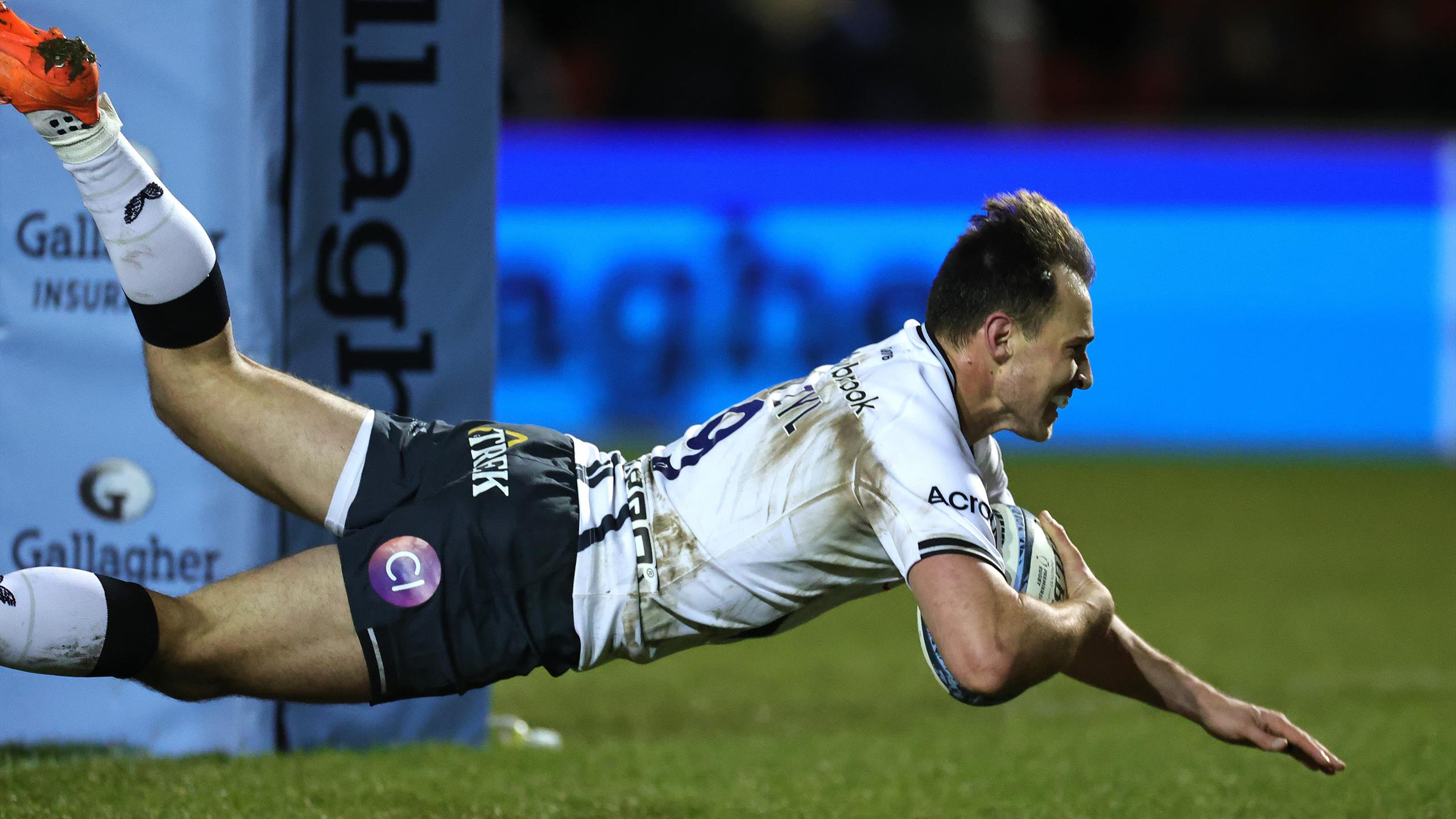 Saracens scrum-half Ivan van Zyl scores intercept try with clock in red ...