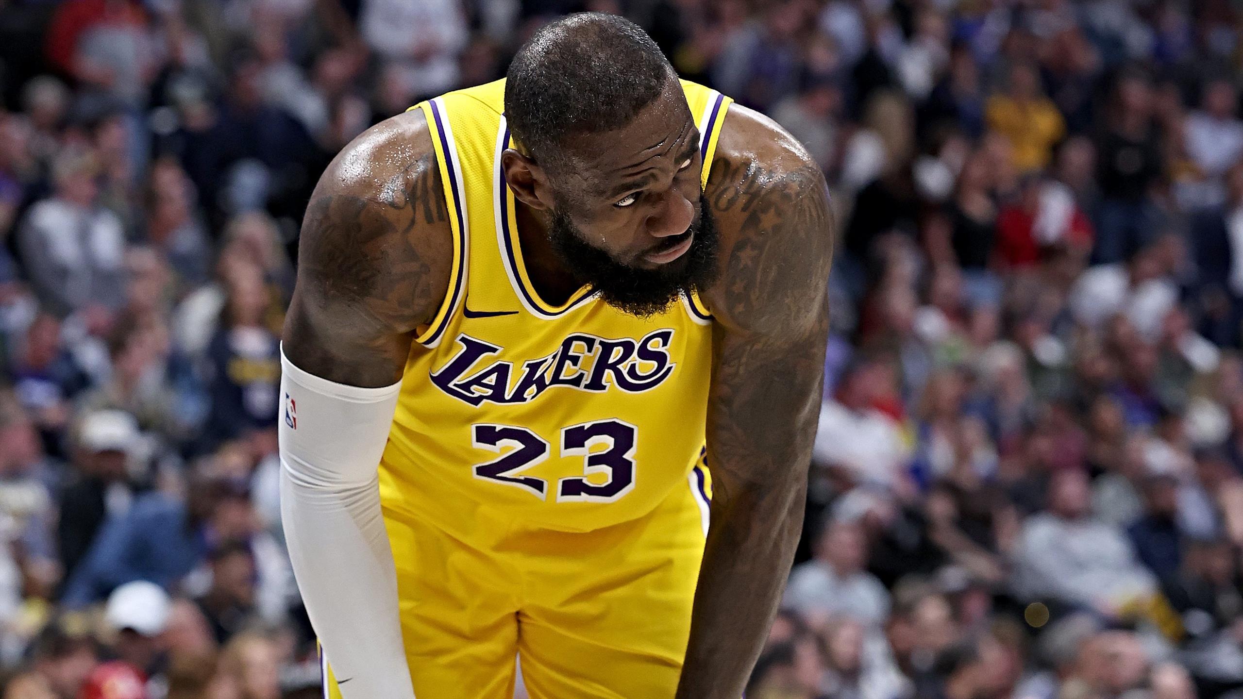 Lebron James Apengezicht Maakt Basketbalvedette LeBron James Aan Het