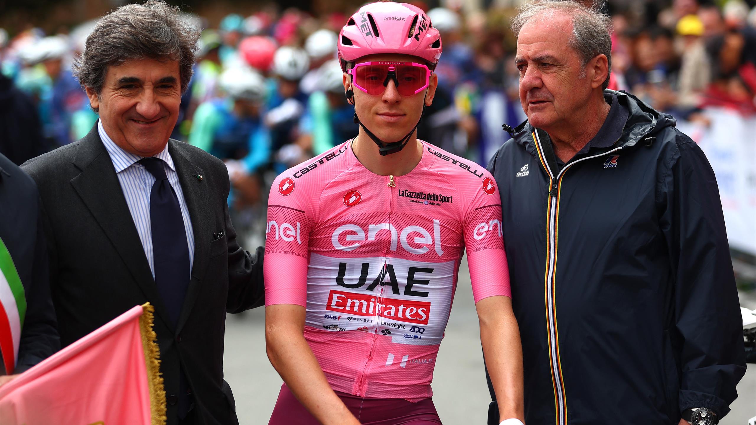 Giro de Italia 2024 | La ¿pifia? en la primera maglia rosa de Tadej ...