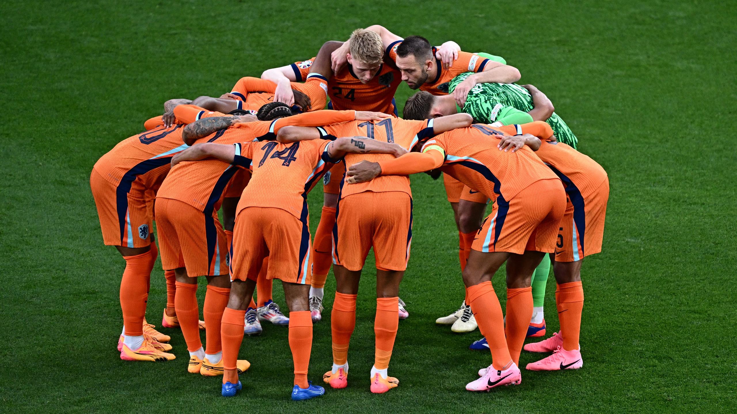 Foci- Eb: Románia - Hollandia Eb-nyolcaddöntő - élő statisztikák, hírek ...