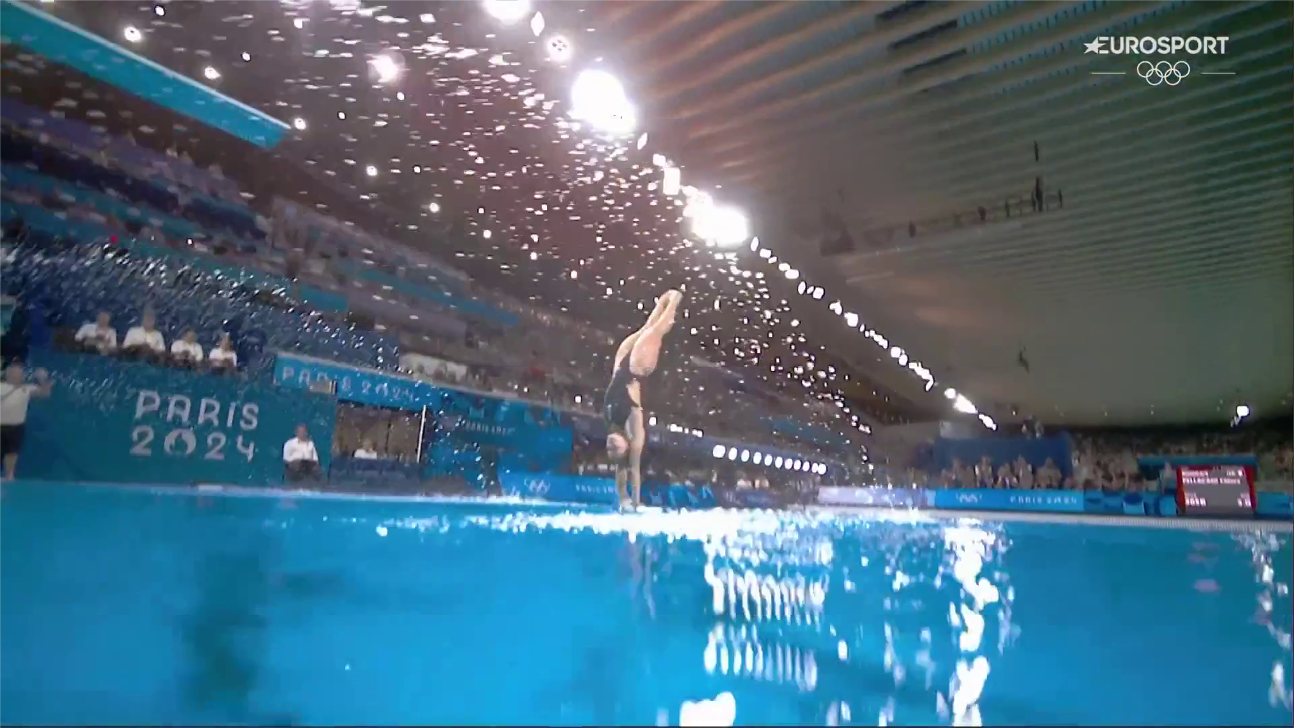 Tuffi Olimpici In Piscina