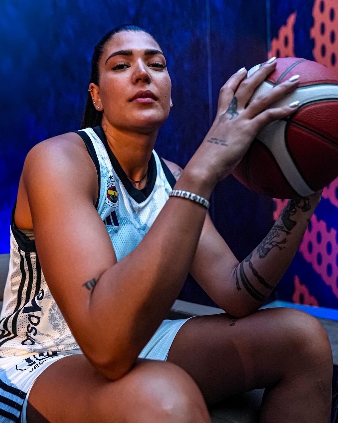 "Türkiye’nin en başarılı ve dünyanın en büyük spor kulübündeyim" Tilbe ...