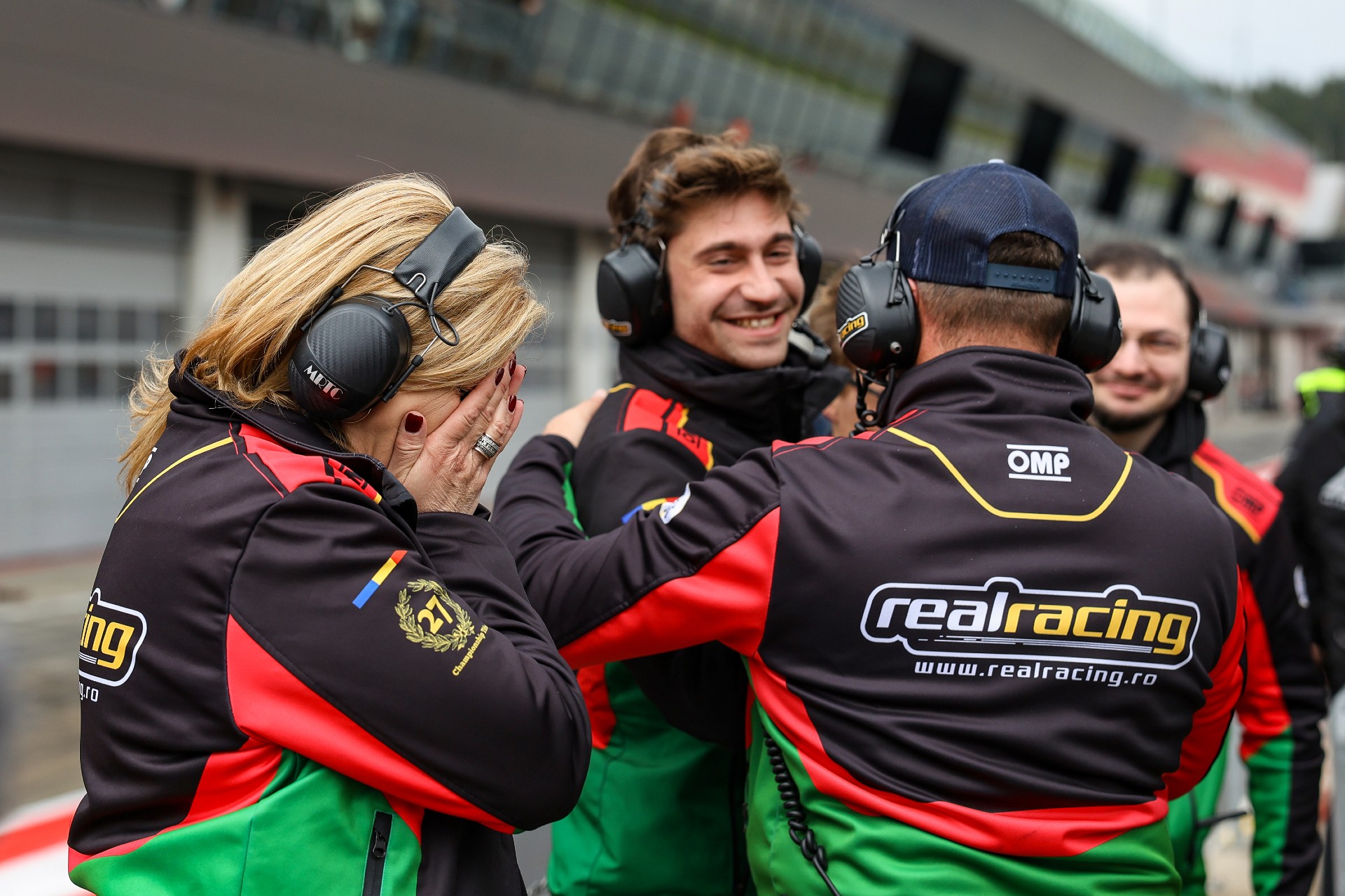 Luca Viișoreanu și echipa Real Racing au obținut prima victorie în ...