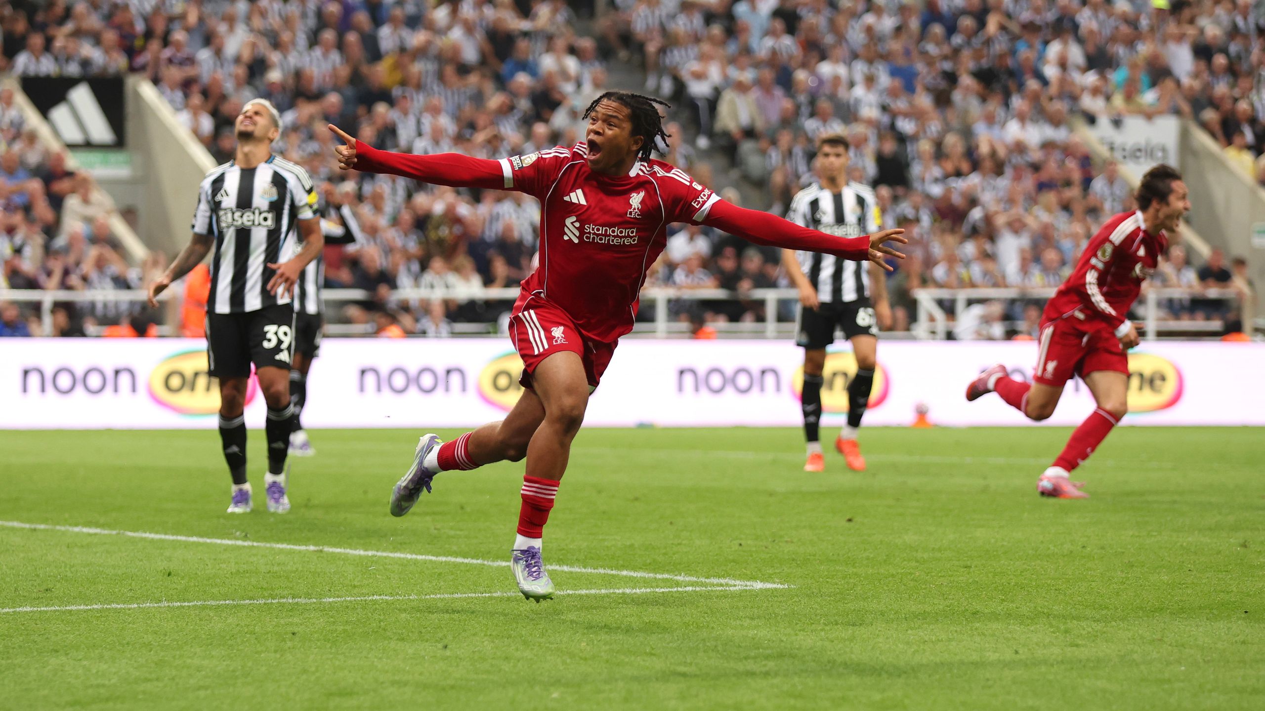 Revivez Newcastle - Liverpool En direct - Premier League - 2e journée ...