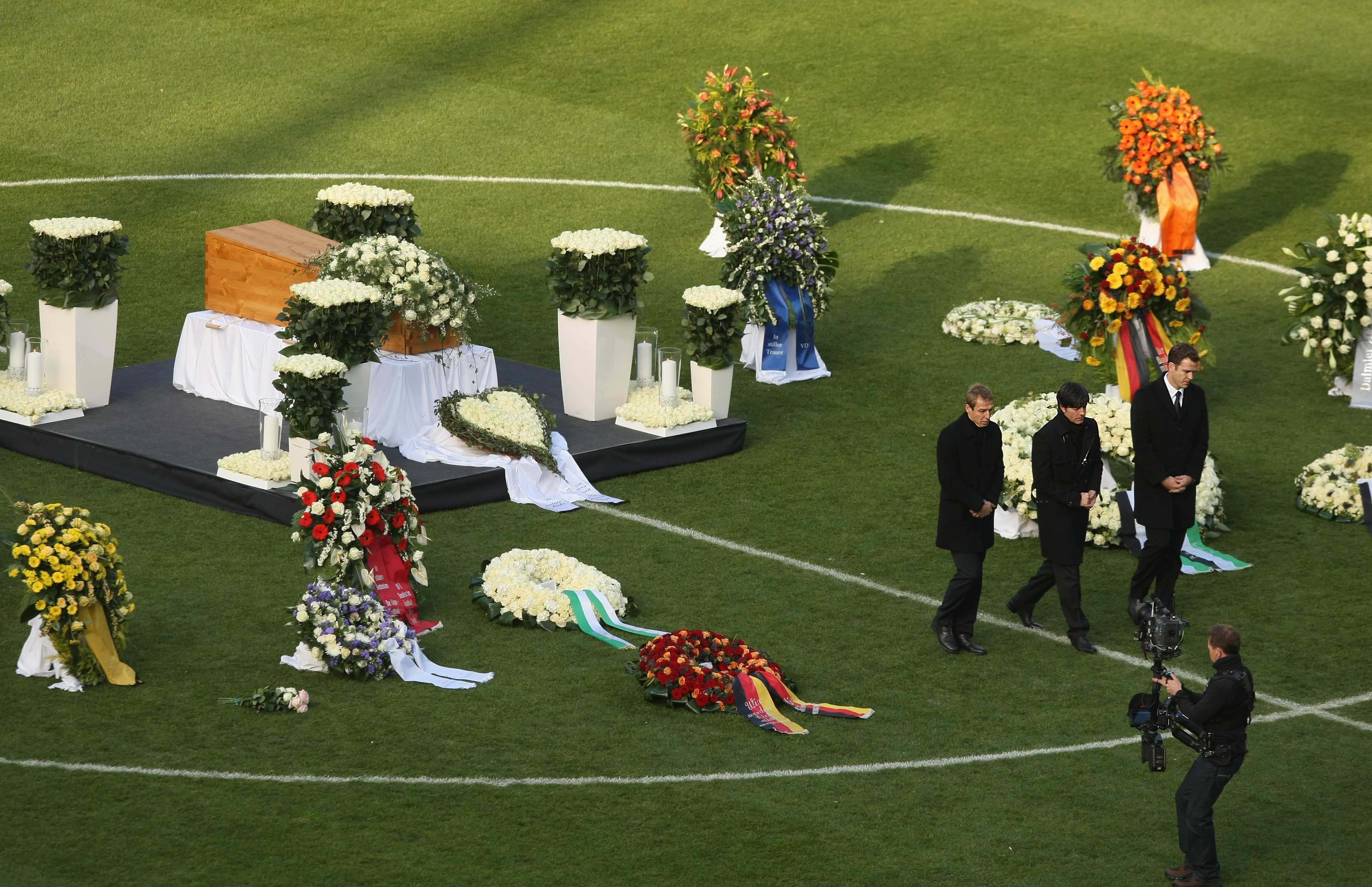Kein Tag wie jeder andere: Der Tod von Robert Enke am 10. November 2009 ...