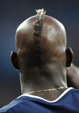Balotelli reveals new incredible new ‘intergalatic’ haircut - TNT Sports