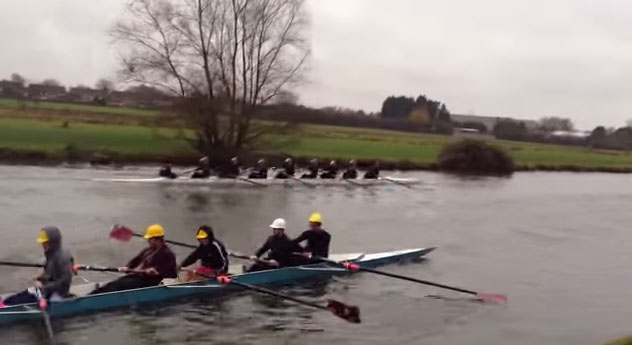Exhausted rower falls out of his boat midway through a race - TNT Sports