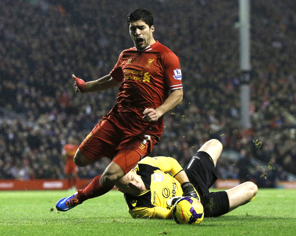 Did Suarez dive to win penalty against Villa? - TNT Sports