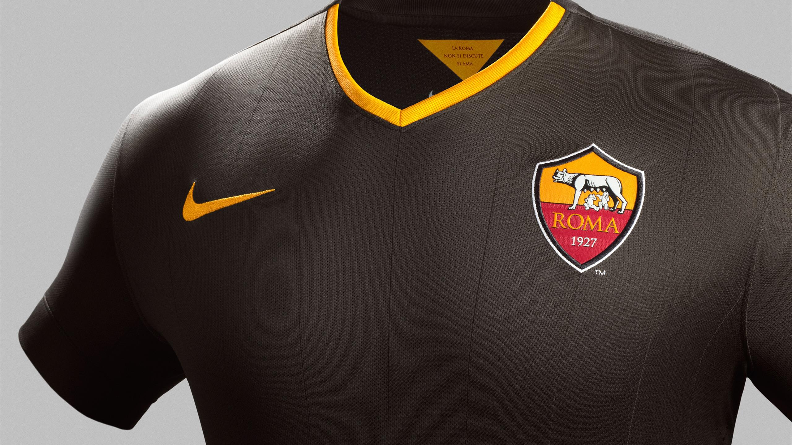 L’AS Roma tout en élégance - Eurosport