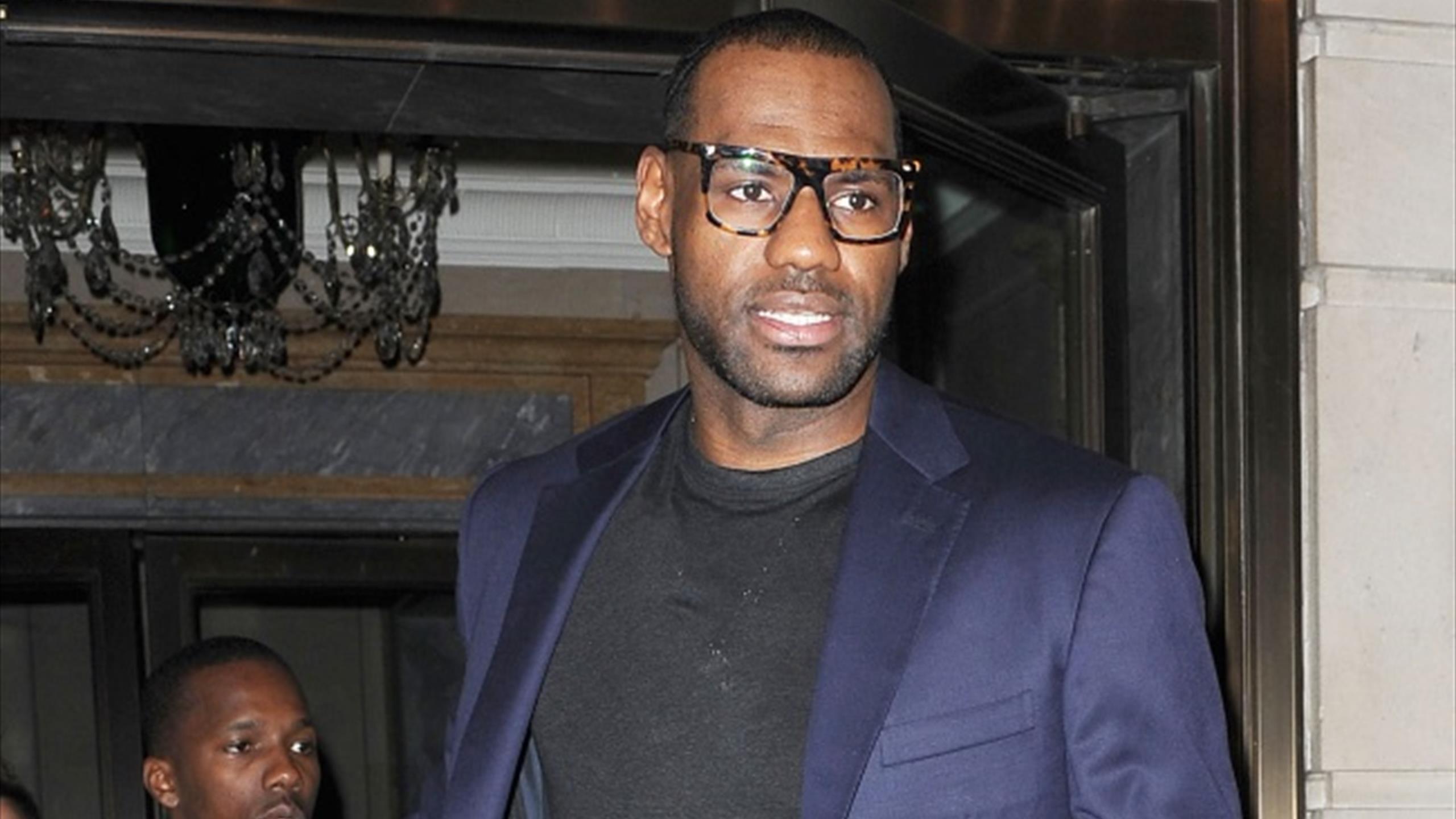 LeBron James élu sportif le plus stylé de l’année par GQ - Eurosport